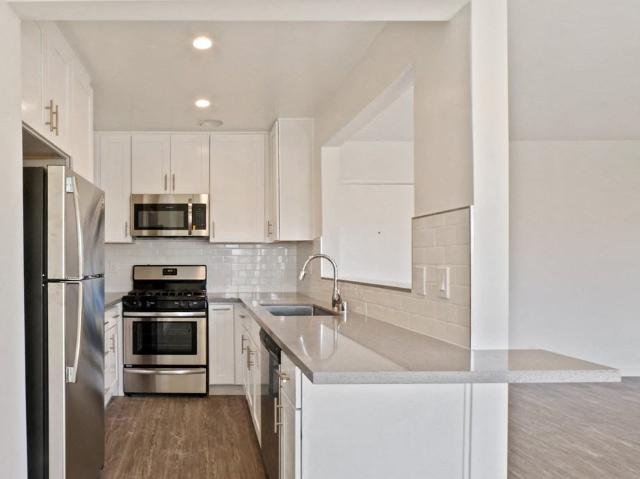 Barrington Avenue Apartment Homes Studio Apartment for Rent at 708 S Barrington Ave, Los Angeles, CA 90049 Brentwood