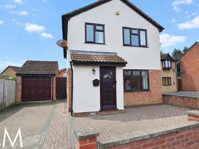 Barrington Close, London, IG5 0RH, United Kingdom | 4 bed house for rent #165420130 | Rentberry