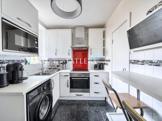 Barrington Court, Pages Hill, Muswell. 2 bed apartment to rent £2,000 pcm £462 pw