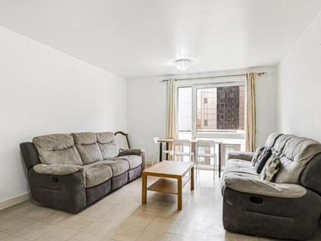 Barrington Court, Wilton Road, 3 Bedroom Flat