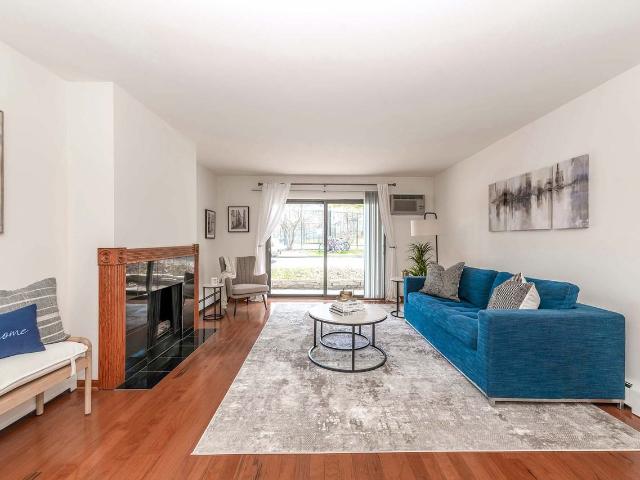 Barrington Lakes Apartments 3 Bedroom Apartment for Rent at 2200 Hassell Rd, Hoffman Estates, IL 60169
