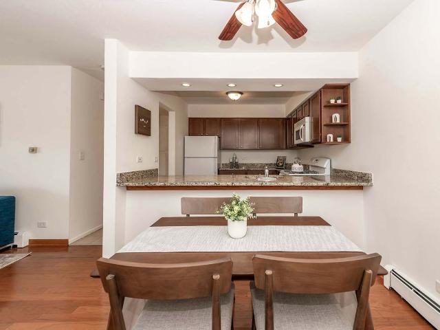 Barrington Lakes Apartments 3 Bedroom Apartment for Rent at 2200 Hassell Rd, Hoffman Estates, IL 60169