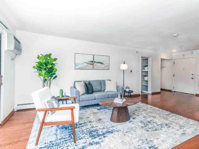 Barrington Lakes Apartments 1 Bedroom Apartment for Rent at 2200 Hassell Rd, Hoffman Estates, IL 60169