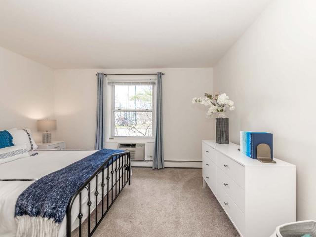 Barrington Lakes Apartments 1 Bedroom Apartment for Rent at 2200 Hassell Rd, Hoffman Estates, IL 60169