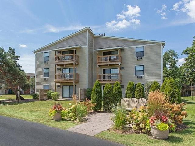 Barrington Lakes Apartments Studio Apartment for Rent at 2200 Hassell Rd, Hoffman Estates, IL 60169