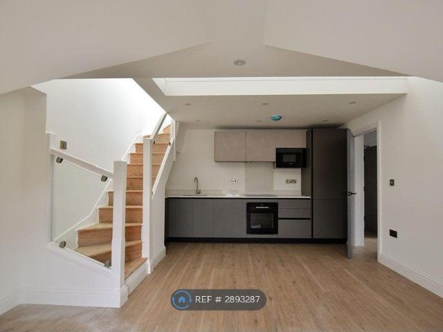 Barrington Road, Altrincham WA14, 1 bed flat to rent, £1,250 pcm | PrimeLocation