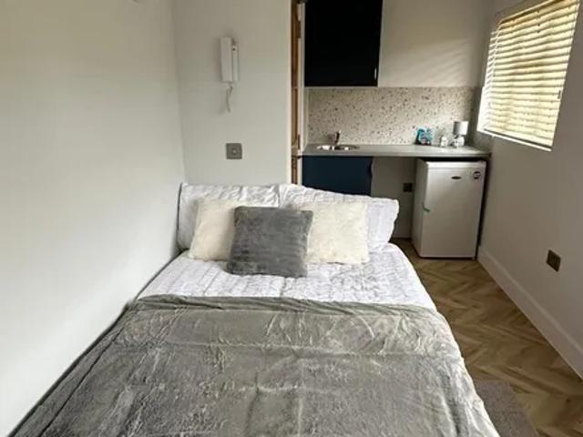 Barrington Road, Debden Green, IG10 3ST, United Kingdom | 6 bed house for rent #167383189 | Rentberry