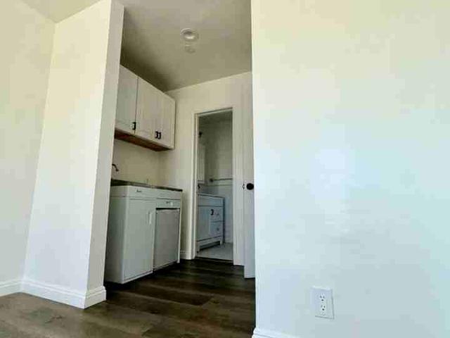 Barrington Studio Apartment for Rent at 2280 S Barrington Ave, Los Angeles, CA 90064 West Los Angeles