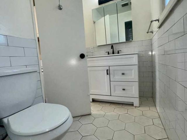 Barrington Studio Apartment for Rent at 2280 S Barrington Ave, Los Angeles, CA 90064 West Los Angeles