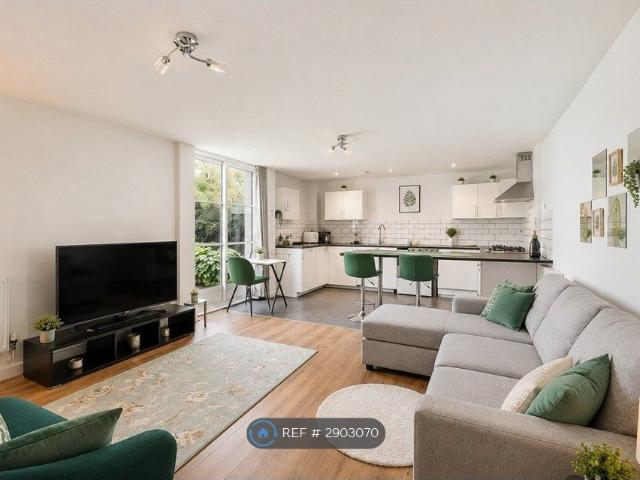 Barrier Point Road, London E16, 1 bed flat to rent, £1,800 pcm | PrimeLocation