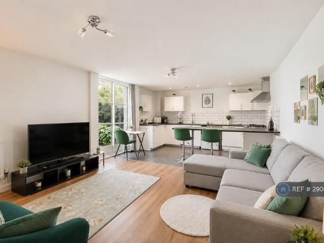 Barrier Point Road, London, E16 1 bed flat to rent £1,800 pcm £415 pw