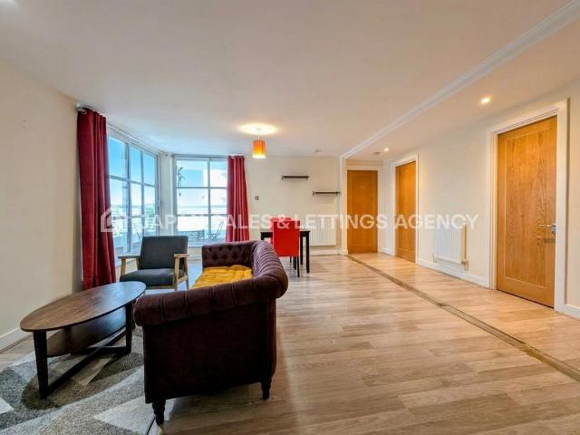 Barrier Point Road, London 2 bed flat to rent £2,150 pcm £496 pw