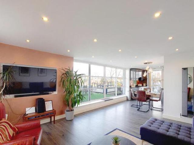 Barrier Point Road, London, 2 Bedroom Apartment