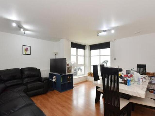 Barrier Point Road, Royal Wharf, 2 Bedroom Flat
