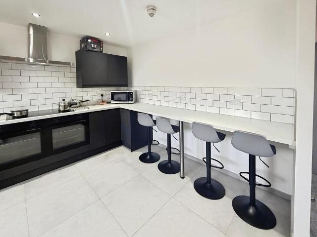 Barrique Road, Nottingham NG7 6 bed terraced house to rent £3,960 pcm £914 pw