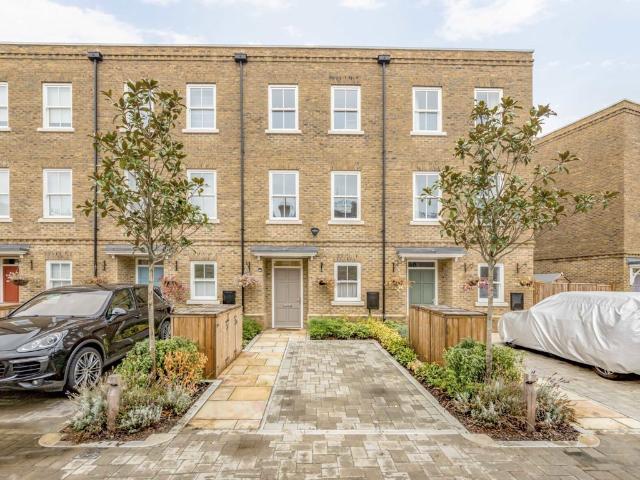 Barrons Chase, Richmond TW10, 3 bed terraced house to rent, £5,750 pcm | PrimeLocation