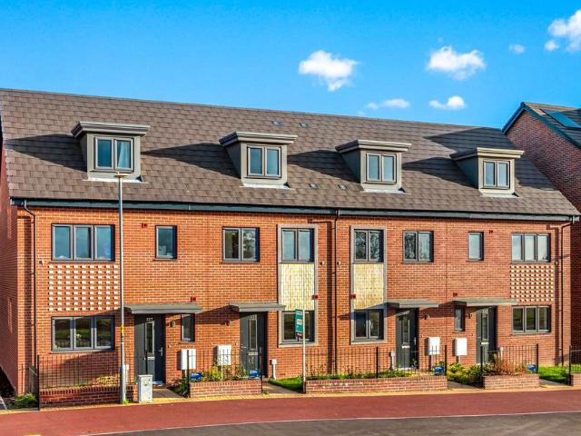 Barrosa Way, Whitehouse, MK8 3 bed terraced house to rent £1,725 pcm £398 pw