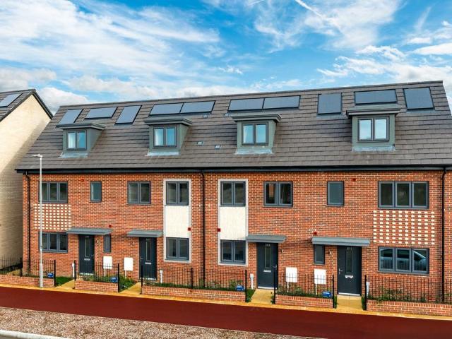 Barrosa Way, Whitheouse, MK8 4 bed flat to rent £1,950 pcm £450 pw