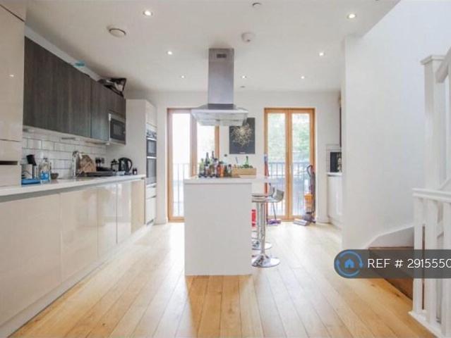 Barrow St, Salford, M3 3 bed terraced house to rent £2,295 pcm £530 pw