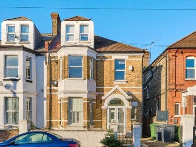Barrow Road, London, 2 Bedroom Flat