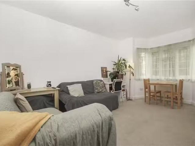 Barrow Road, London, SW16 5NE