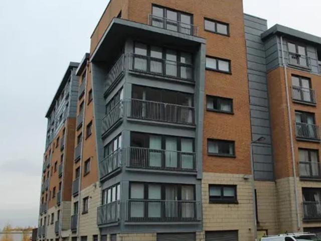 Barrland Court, Glasgow, G41 1AL, United Kingdom | 2 bed apartment for rent #111787519 | Rentberry