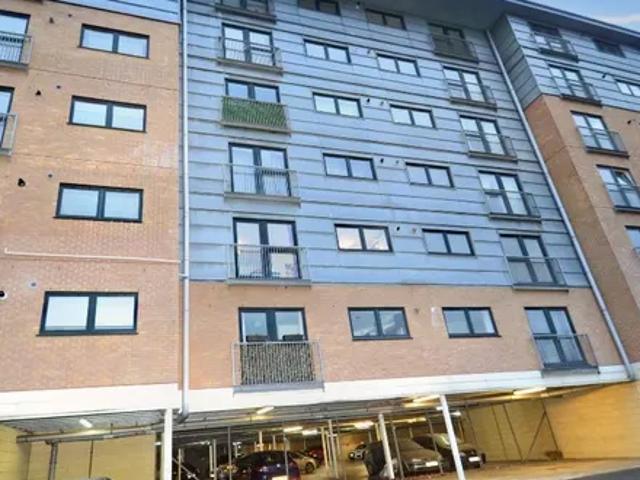 Barrland Court, Glasgow, G41 1AL, United Kingdom | 2 bed apartment for rent #112244455 | Rentberry