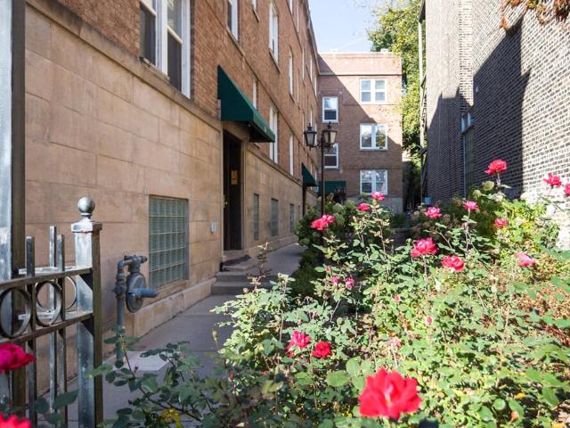 Barry Court 722 W Barry Ave Two Bedroom