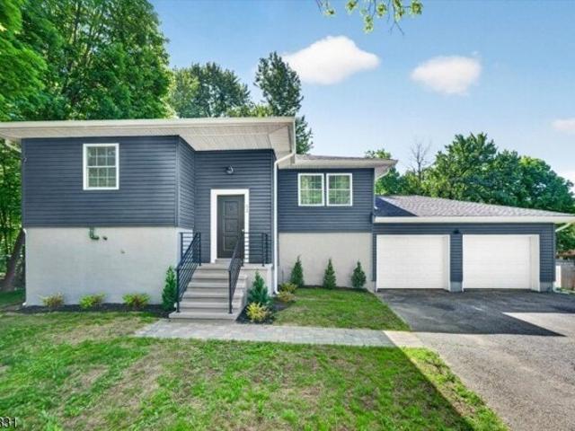 Barry Dr N, Vernon, Home For Sale