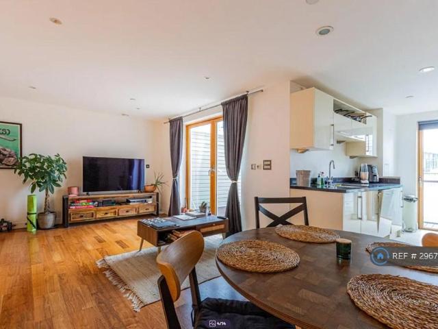 Barry Lane, Cardiff, CF10 1 bed flat to rent £1,175 pcm £271 pw