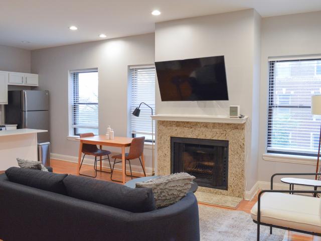 Barry Quad 1 Bedroom Apartment for Rent at 835 W Barry Ave, Chicago, IL 60657 Lakeview