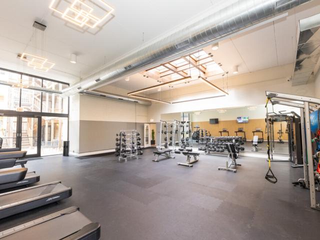 Barry Quad 2 Bedroom Apartment for Rent at 835 W Barry Ave, Chicago, IL 60657 Lakeview