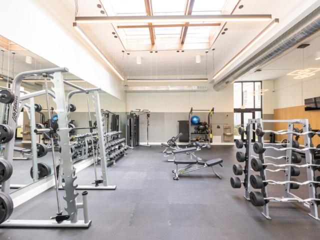Barry Quad 2 Bedroom Apartment for Rent at 835 W Barry Ave, Chicago, IL 60657 Lakeview