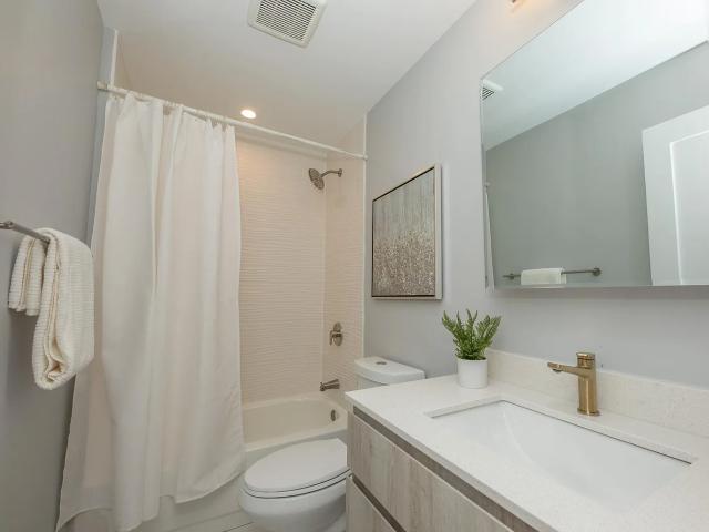 Barry Quad 3 Bedroom Apartment for Rent at 835 W Barry Ave, Chicago, IL 60657 Lakeview