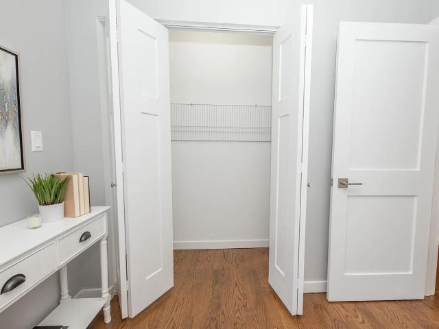 Barry Quad 3 Bedroom Apartment for Rent at 835 W Barry Ave, Chicago, IL 60657 Lakeview