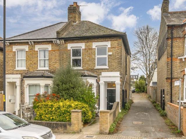 Barry Road, East Dulwich SE22, 2 bed flat to rent, £2,300 pcm | PrimeLocation