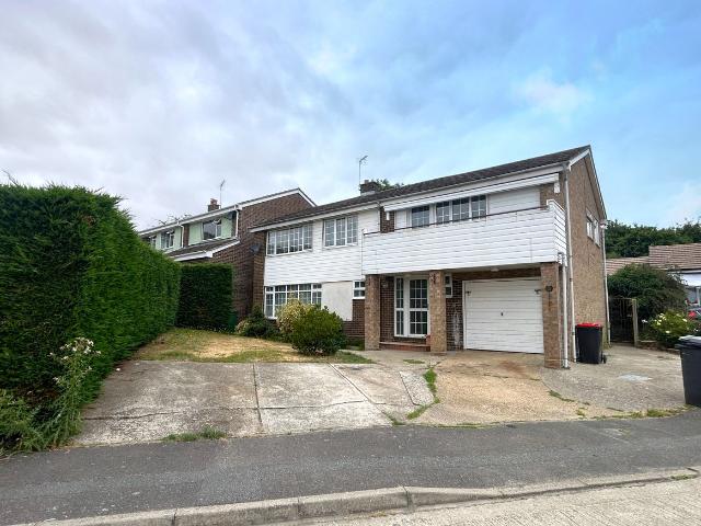 Barryfields, Shalford, Essex CM7, 5 bed detached house to rent, £1,950 pcm | PrimeLocation