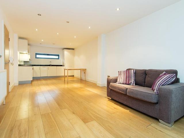Bastwick Street, London, EC1V 1 bed apartment to rent £2,400 pcm £554 pw