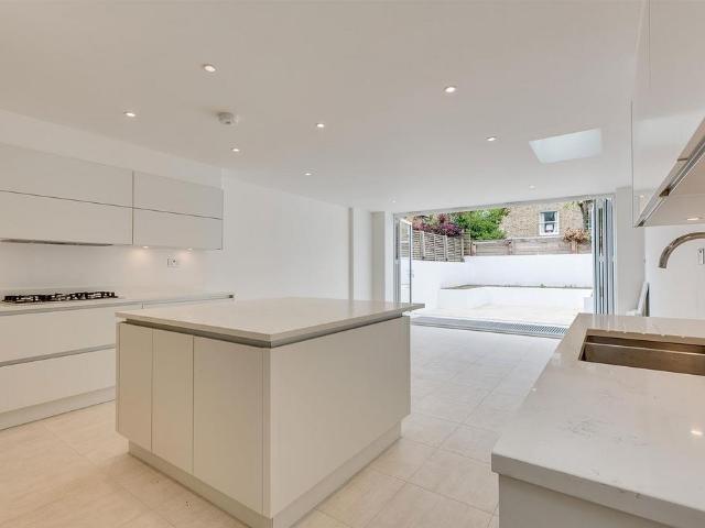 Basuto Road, SW6 4 bed terraced house to rent £8,500 pcm £1,962 pw