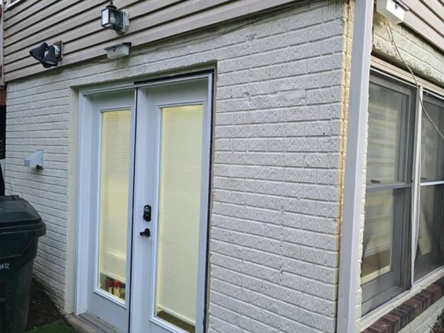 Basement apmt located in a beautifulsuper quiet ne