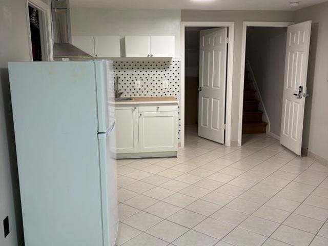 Basement Appartement Utilities Included