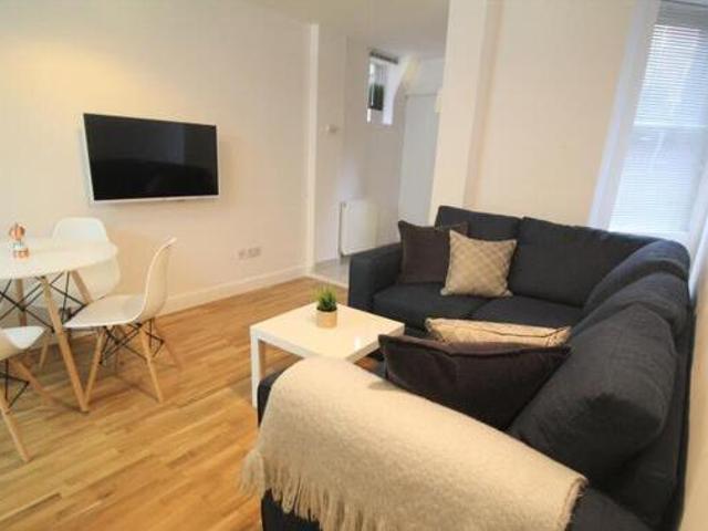 Basement Flat, Clarendon Road, 3 Bedroom Flat