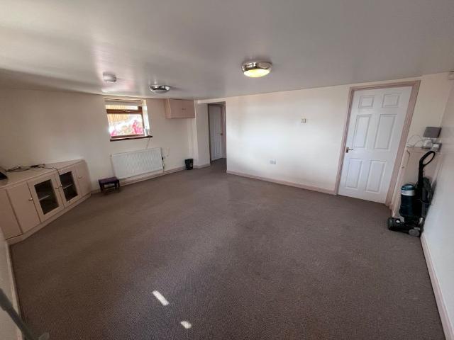 Basement Flat, Penlan Grove, Treboeth, Swansea SA5 7DF
