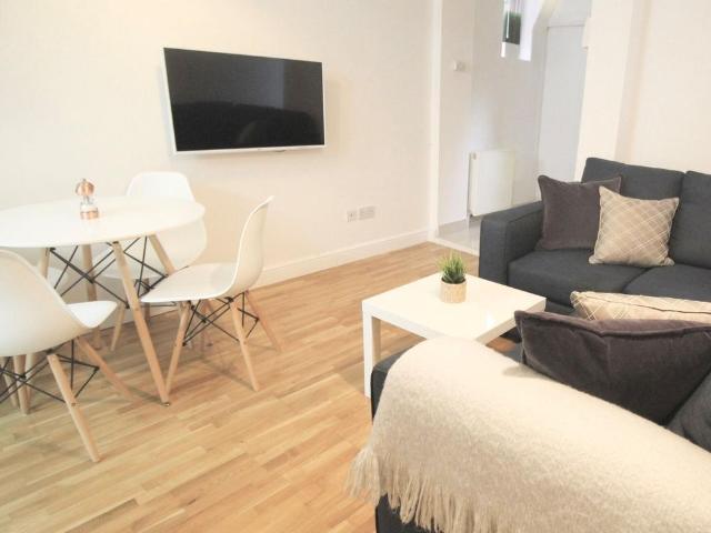 Basement Flat, 53 Clarendon Road, LS2 9NZ, Leeds