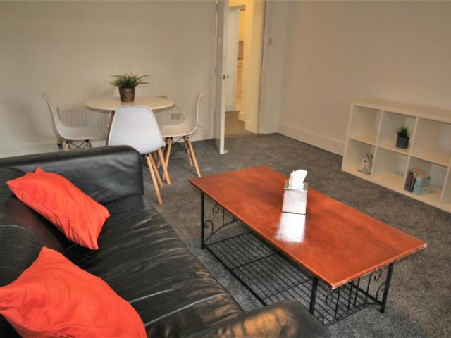 Basement Flat, 5 Hyde Park Terrace, LS6 1BJ, Leeds