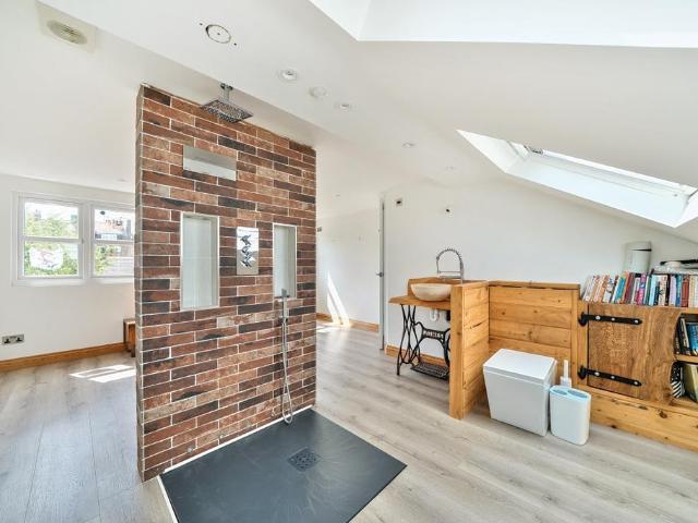 Basevi Way Deptford SE8 4 bed apartment to rent £7,250 pcm £1,673 pw