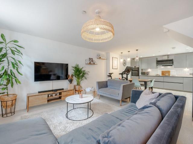 Basi Terrace, Peckham SE15, 2 bed detached house to rent, £2,750 pcm | PrimeLocation