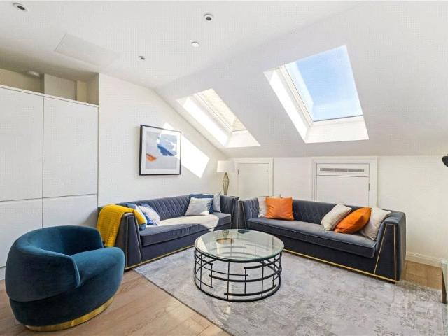 Basil Mansions, Chelsea SW3 2 bed penthouse to rent £7,908 pcm £1,825 pw