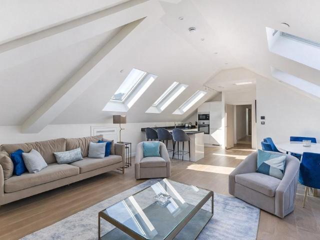 Basil Mansions, Chelsea SW3 2 bed penthouse to rent £8,666 pcm £2,000 pw