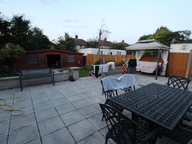 Basildon Avenue, Ilford, Clayhall IG5, Studio to rent, £950 pcm | PrimeLocation